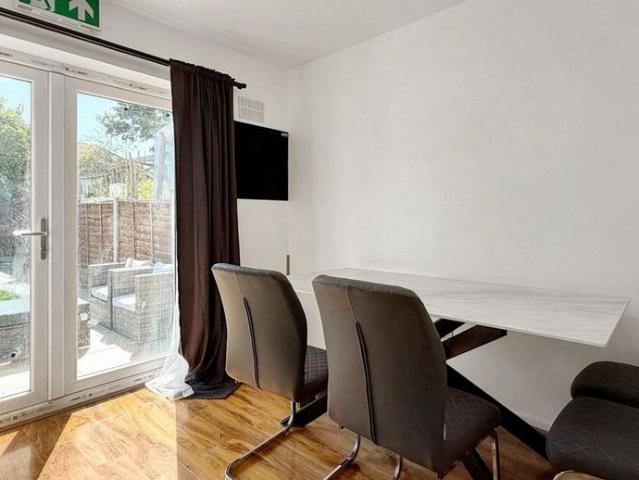 4 bedroom house to rent