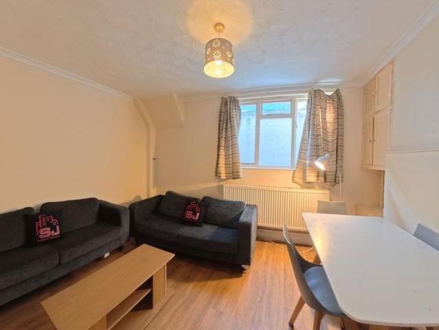 4 bedroom house to rent