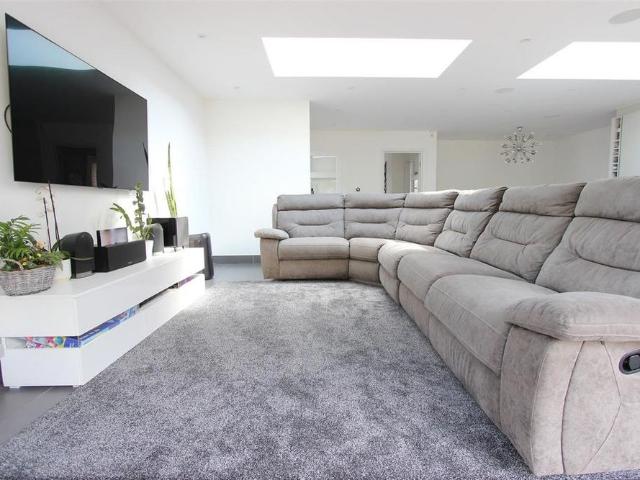 4 bedroom house to rent