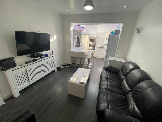 4 bedroom house to rent