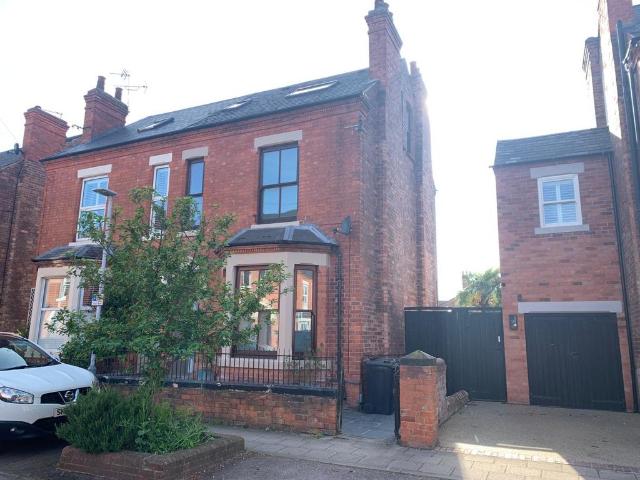 4 bedroom house to rent