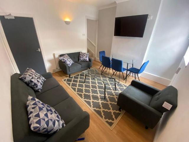 4 bedroom house to rent