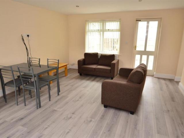 4 bedroom house to rent