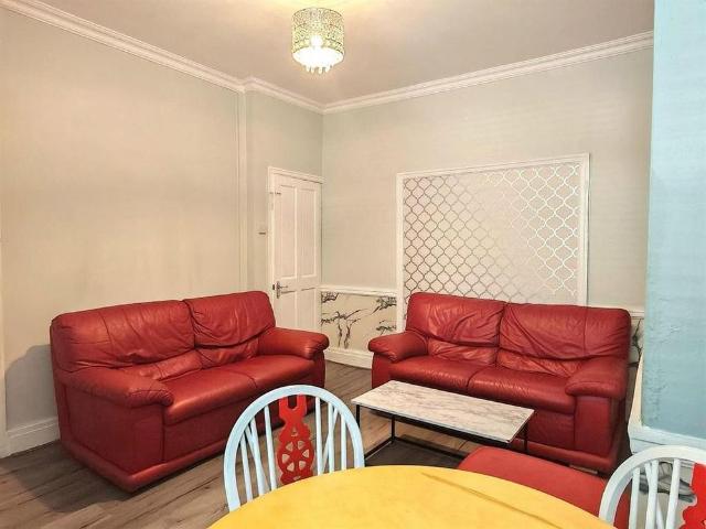 4 bedroom house to rent