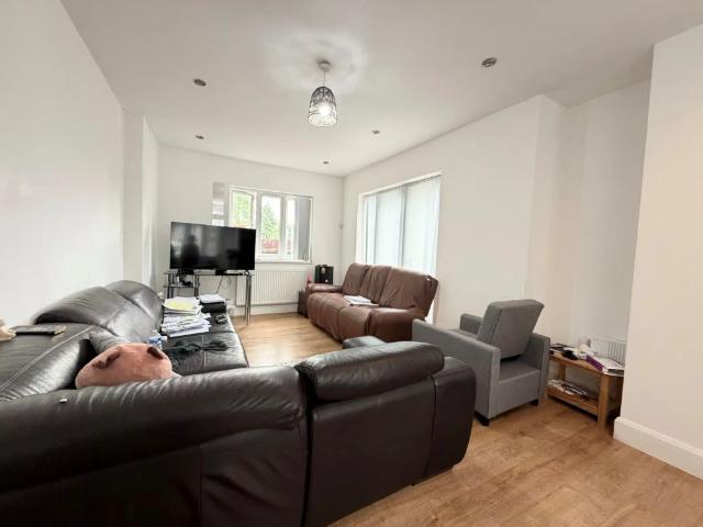 4 bedroom house to rent