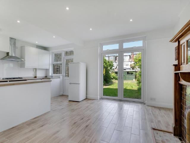 4 bedroom house to rent
