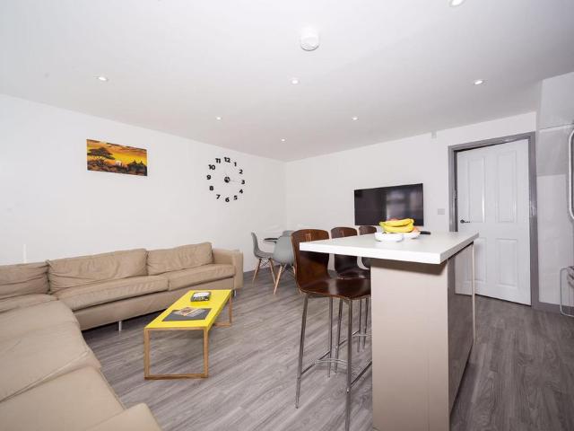 4 bedroom house to rent