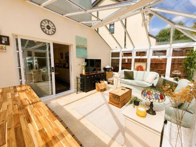 4 bedroom house to rent