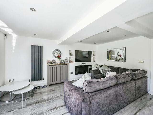 4 bedroom house to rent