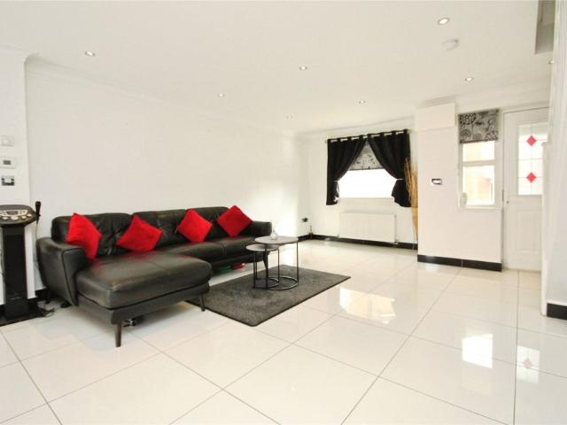 4 bedroom house to rent