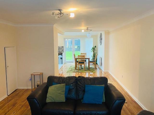 4 bedroom house to rent