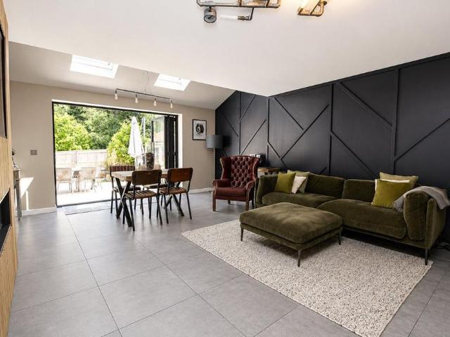 4 bedroom semi detached house to rent