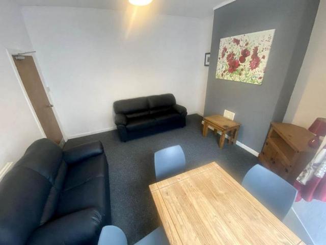 4 bedroom house to rent