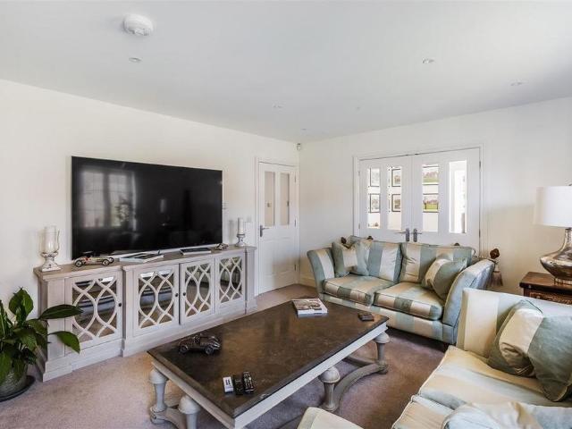4 bedroom house to rent