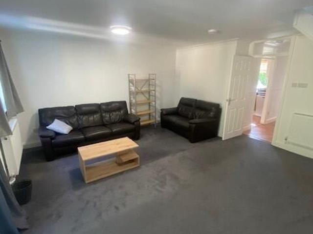 4 bedroom house to rent