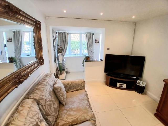 4 bedroom house to rent