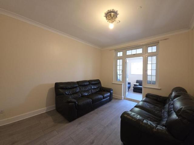 4 bedroom house to rent