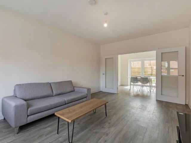 4 bedroom house to rent