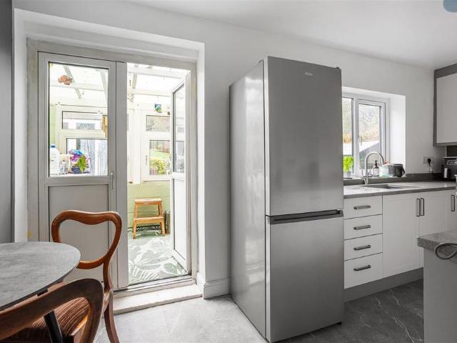 4 bedroom house to rent