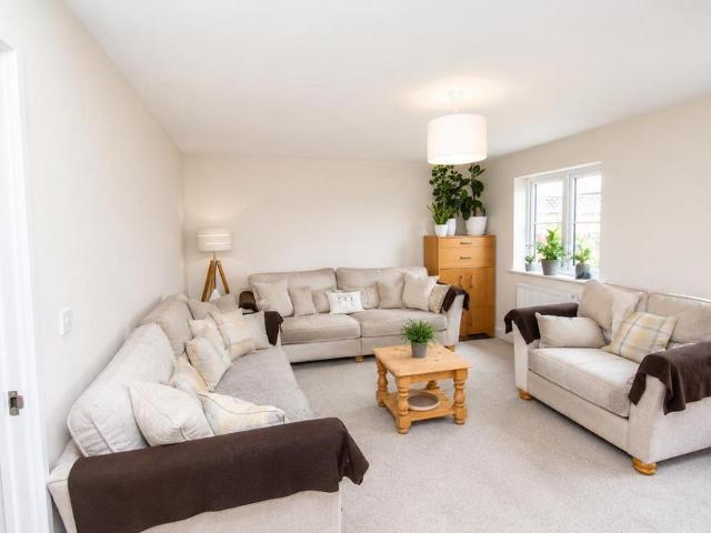 4 bedroom house to rent