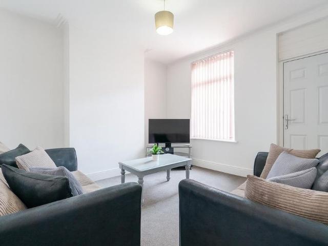 4 bedroom house to rent