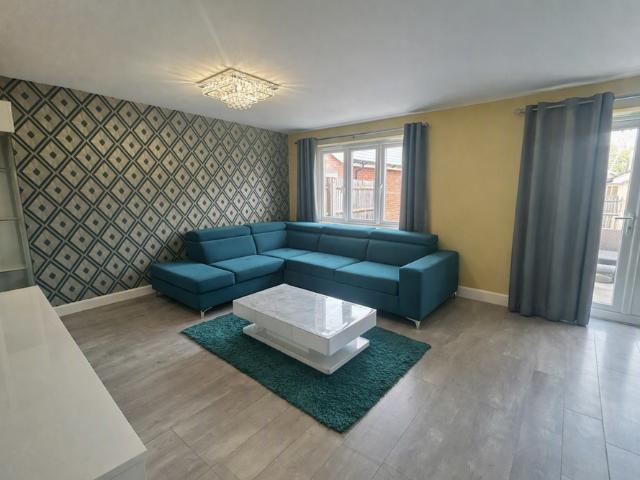 4 bedroom house to rent