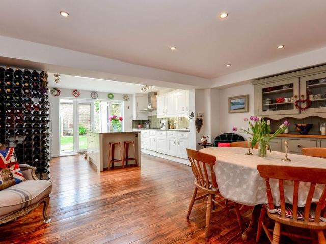 4 bedroom house to rent