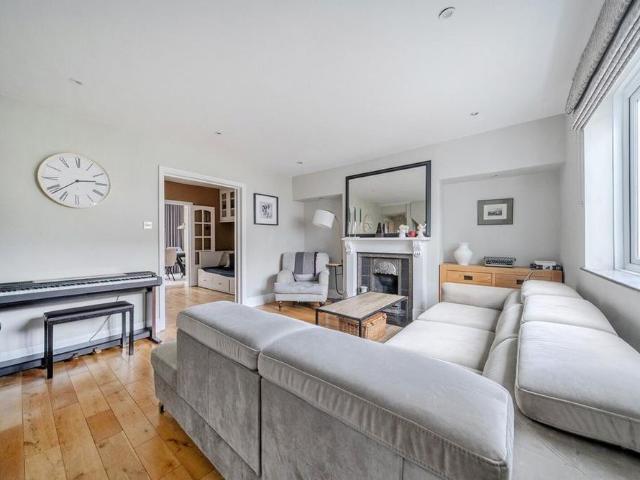 4 bedroom terraced house to rent