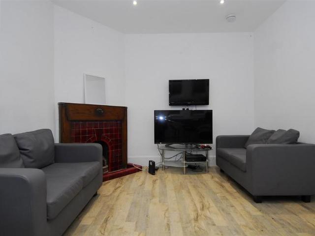 4 bedroom house to rent