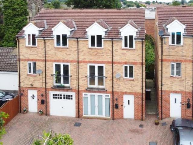 4 bedroom house to rent