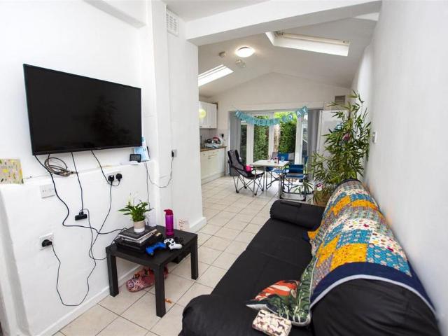 4 bedroom house to rent