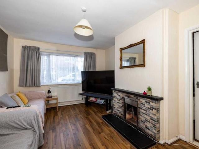 4 bedroom house to rent