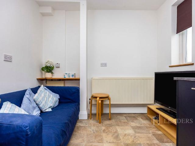 4 bedroom house to rent The Oval, Guildford, GU2