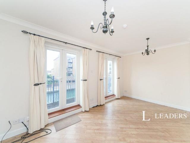 4 bedroom house to rent The Piazza, Sovereign Harbour South, Eastbourne, BN23