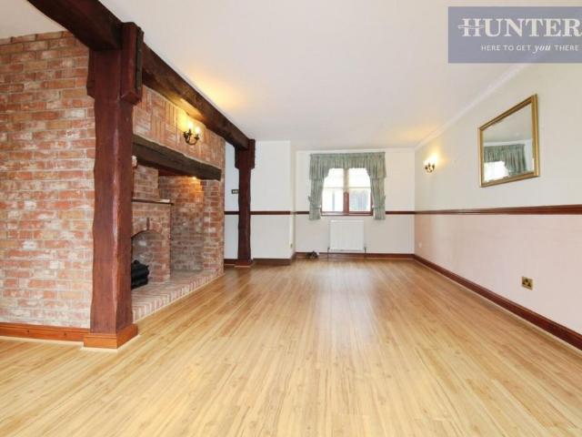 4 bedroom House To Rent Total Size: 1598 SQ FT
