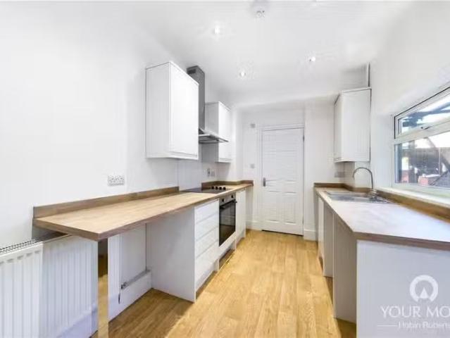 4 bedroom House to rent, Vernon Terrace, Northampton, NN1 £2.