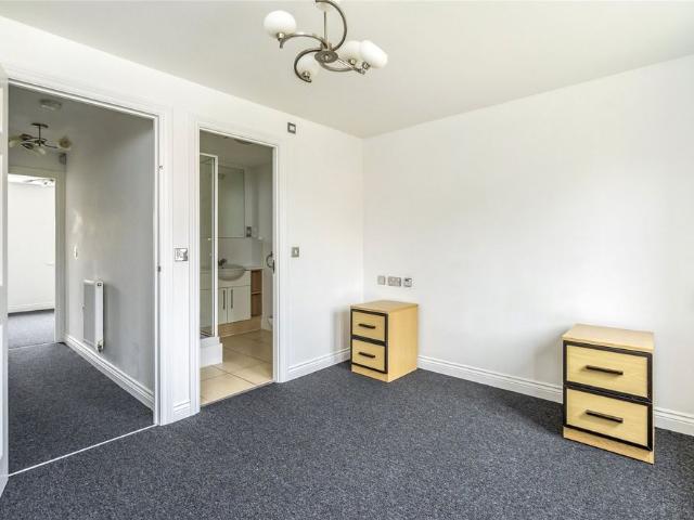 4 bedroom house to rent Bostock Road, Chichester, PO19