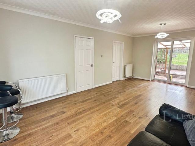 4 bedroom house to rent Bloomfield Avenue, Luton, Bedfordshire, LU2
