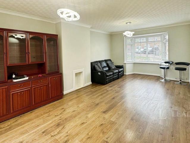 4 bedroom house to rent Bloomfield Avenue, Luton, Bedfordshire, LU2