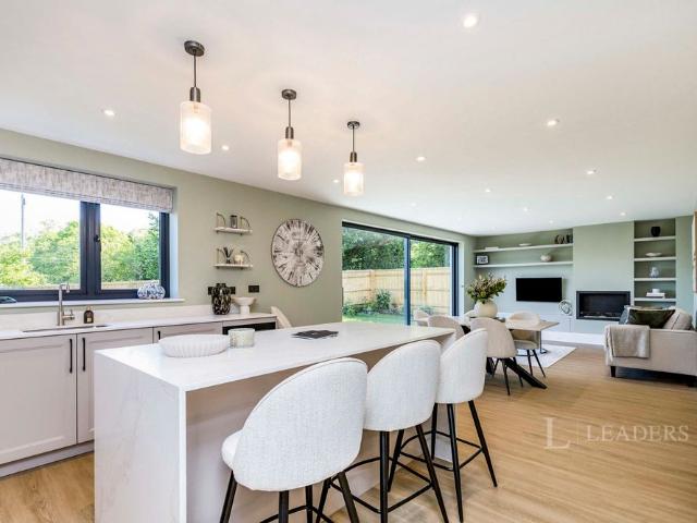 4 bedroom house to rent Coolhurst Close, Monks Gate, Horsham, West Sussex, RH13