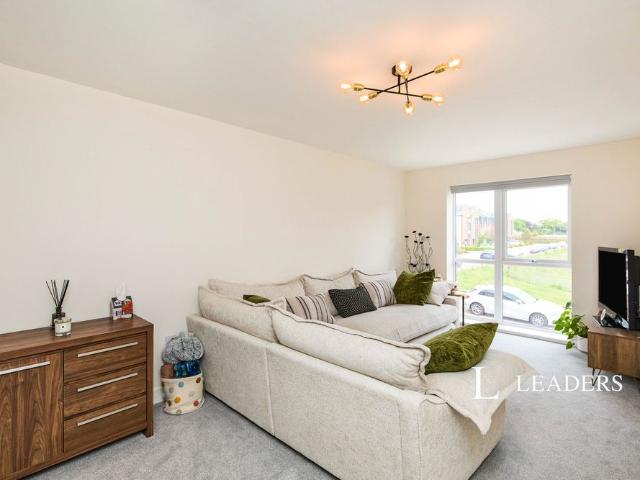 4 bedroom house to rent Etteridge Drive, Derby, DE22