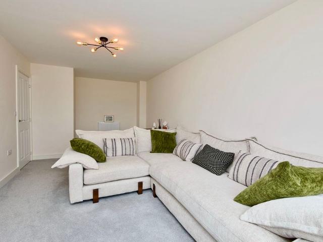 4 bedroom house to rent Etteridge Drive, Derby, DE22