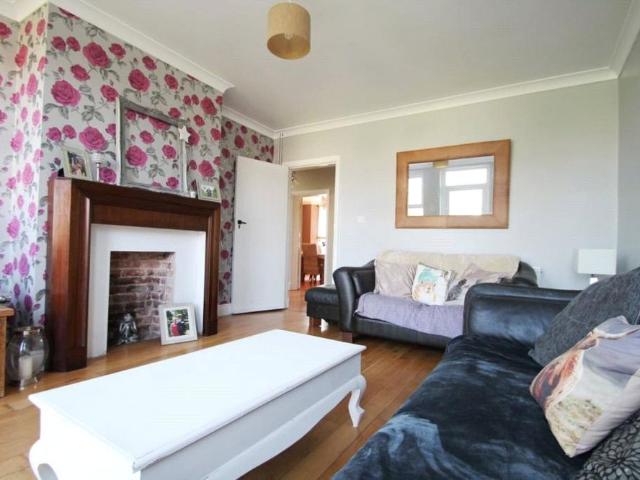 4 bedroom house to rent George V Avenue, Worthing, BN11