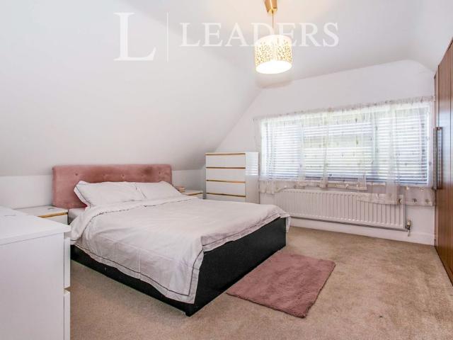 4 bedroom house to rent Hennings Park Road, Oakdale, Poole, BH15