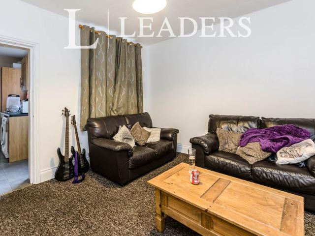 4 bedroom house to rent Hunter Street, Northampton, Northamptonshire, NN1
