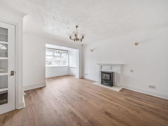 4 Bedroom House To Rent in Tenterden
