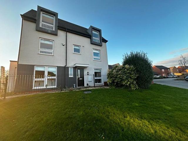 4 Bedroom House To Rent In Waldrom Road, Nottingham, NG4
