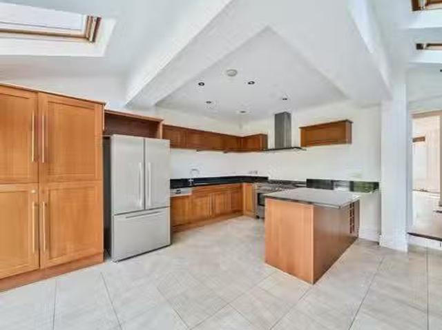 4+ bedroom house to rent in Astonville Street, London, SW18