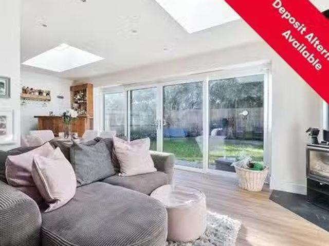 4+ bedroom house to rent in Baker Drive, Smallfield, Horley, S.