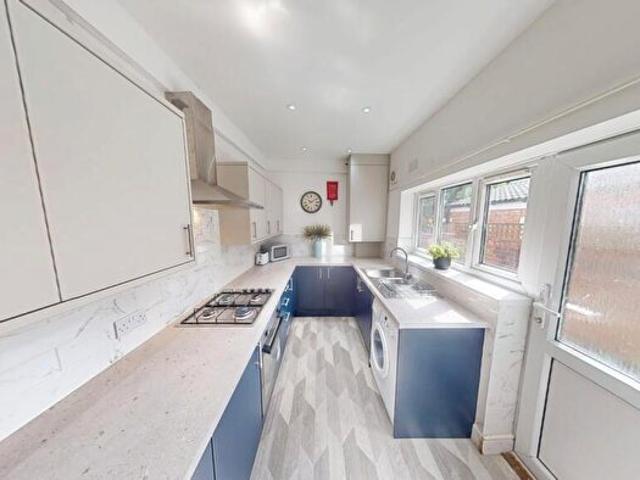 4 Bedroom House To Rent In Burford Road, Nottingham, NG7